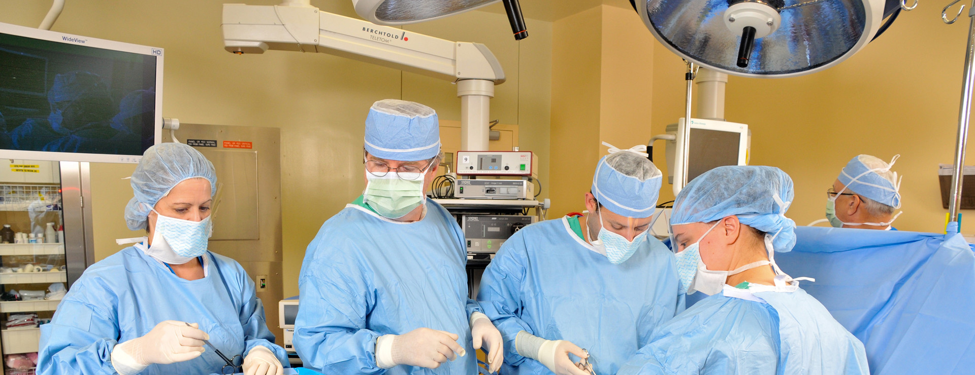 Surgeon Specialists Errors & Omissions Insurance | LiabilityCover.ca
